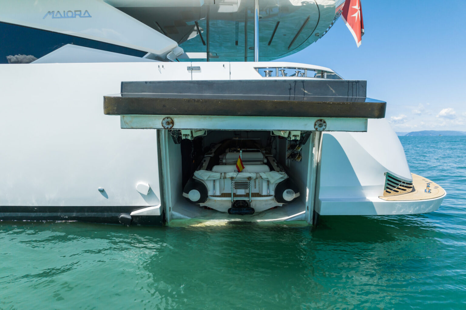 ZOUT - Maiora 30 Convertible - Motor Yacht for Sale 5 Cabins