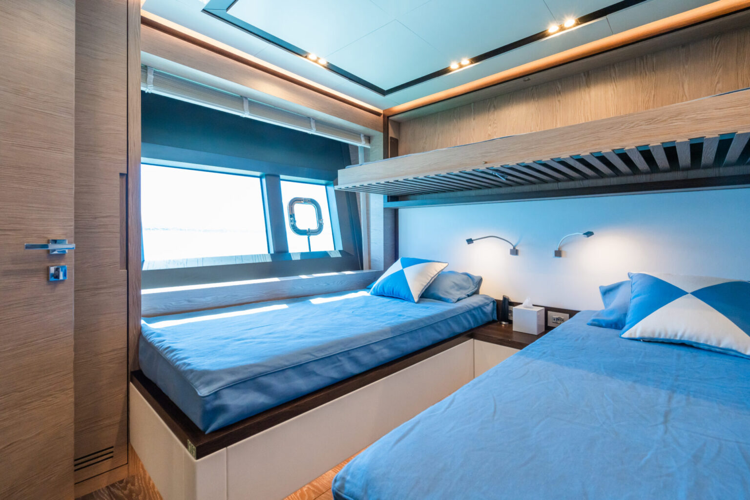 ZOUT - Maiora 30 Convertible - Motor Yacht for Sale 5 Cabins